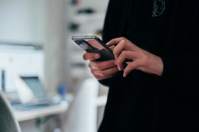 What is the difference between roaming data and mobile data?